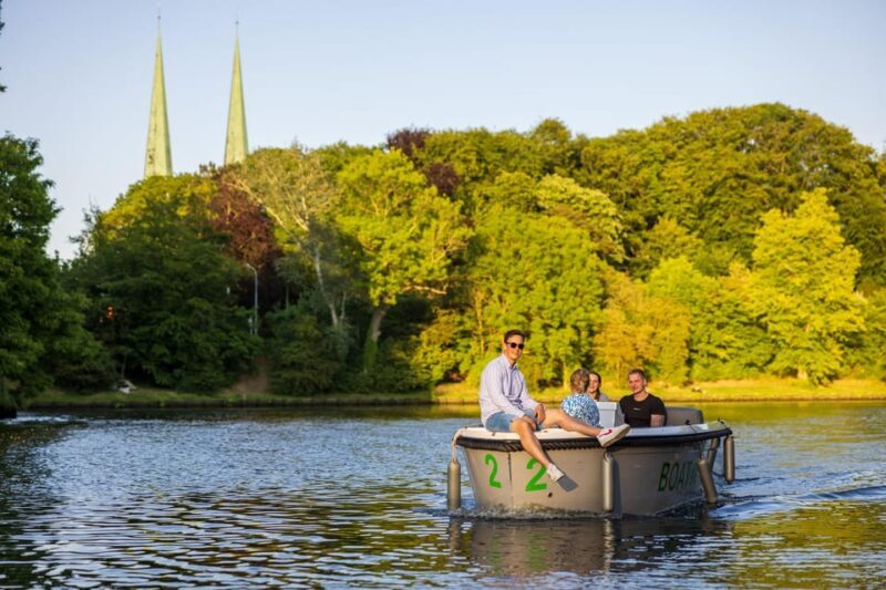 Lübeck: Electric Boat Rental - without driving licence - The experience’s appeal and who it’s best for