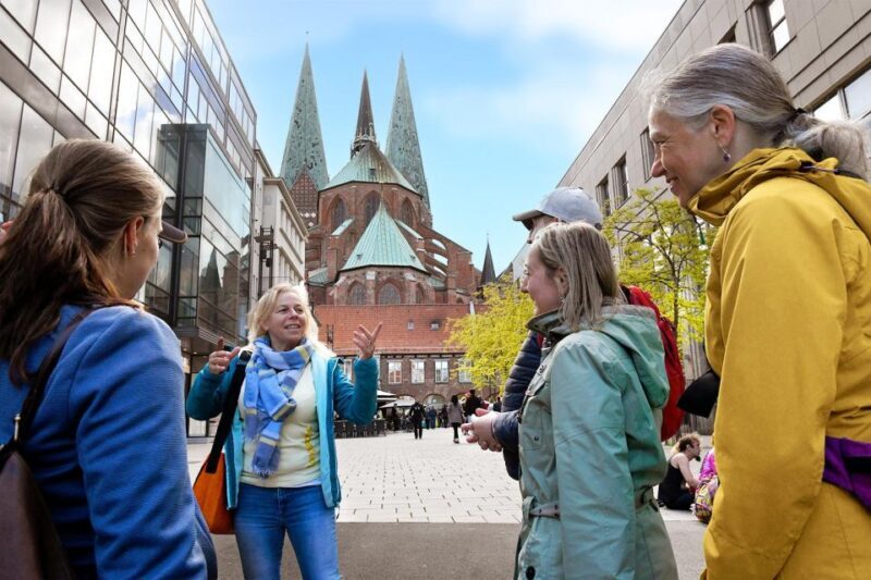 Lübeck: entertaining guided tour to old town highlights - Key Points