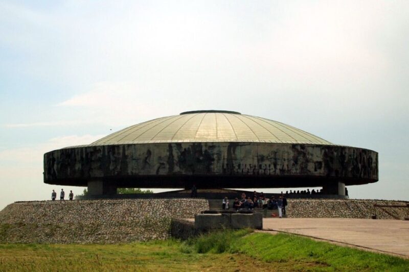 Lublin & Majdanek Small-Group Tour from Warsaw with Lunch - Authentic Reviews: What Travelers Say
