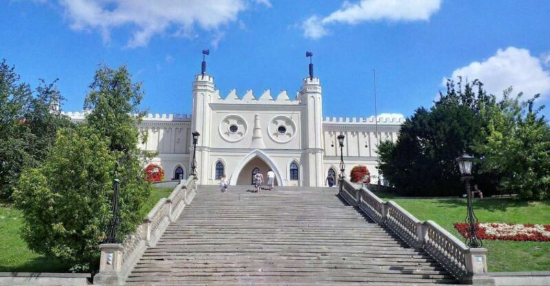 Lublin Old Town Highlights Private Walking Tour - The Iconic Lublin Castle and the Churches