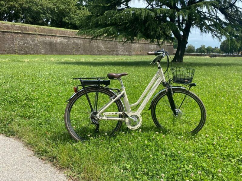 Lucca: E-Bike Rental - The Countryside Adventure: Beyond the Walls