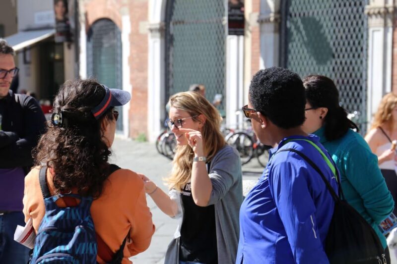 Lucca: Guided Walking Tour - What’s Good and What’s Not