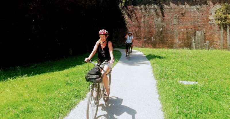 Lucca Sightseeing Tour by E-bike or City bike - Itinerary Deep Dive: What You Can Expect