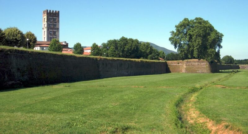 Lucca tour & Pisa tower + Wine Tasting by van from La Spezia - FAQs