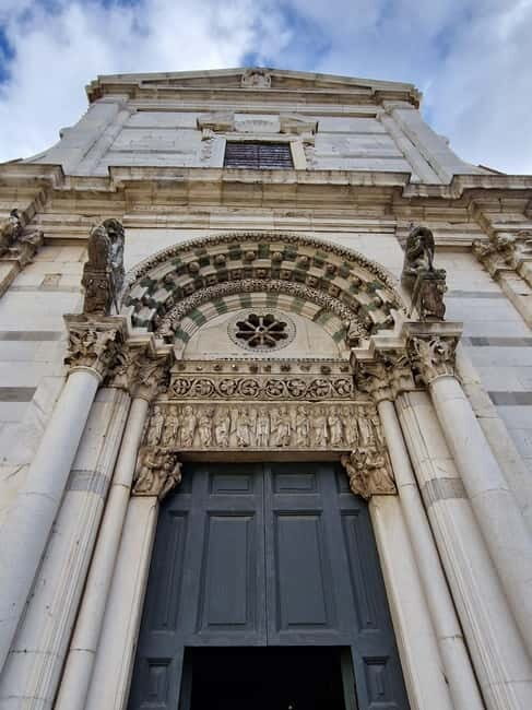 Lucca: tour tra storia, arte e leggende! (Tour di 2 ore) - An Authentic 2-Hour Journey Through Lucca
