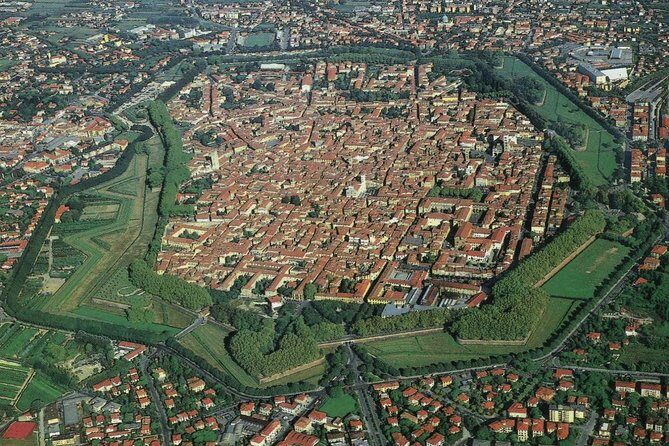 Lucca: walking tour of the city centre and the walls - Key Points