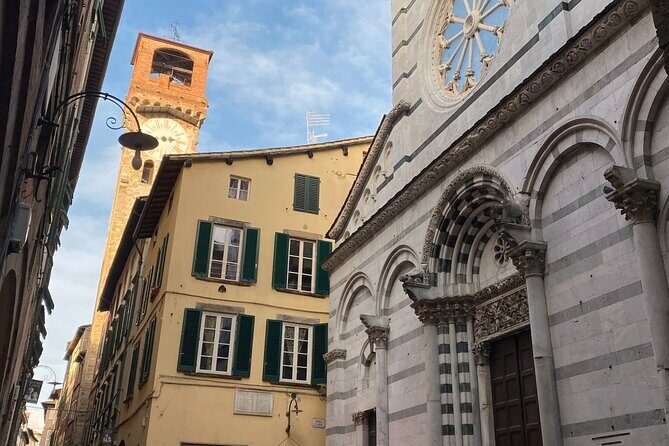 Lucca: Walking tour to discover the city of 100 churches - San Michele in Foro