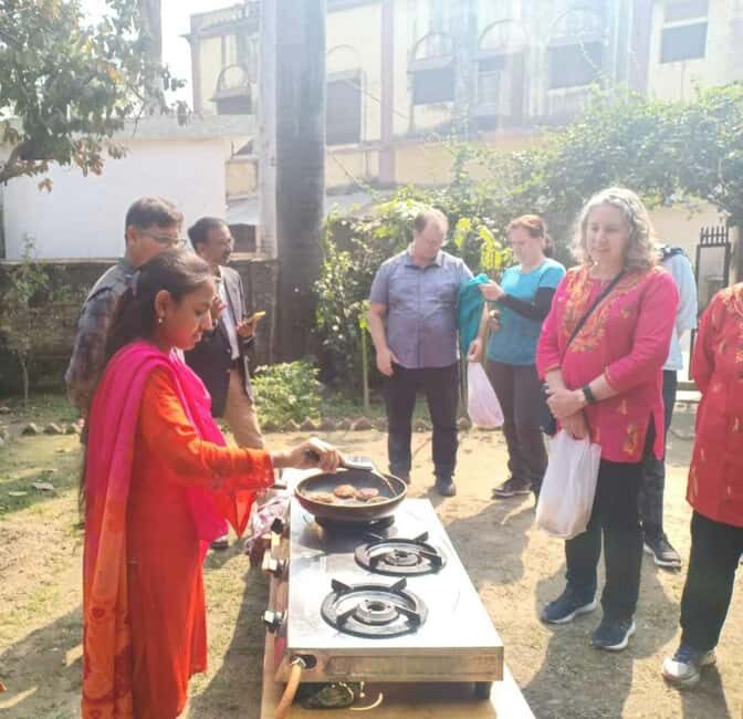 Lucknow: Nawab's Home Tour, Royal Antiques, Meal & Stories - Key Points