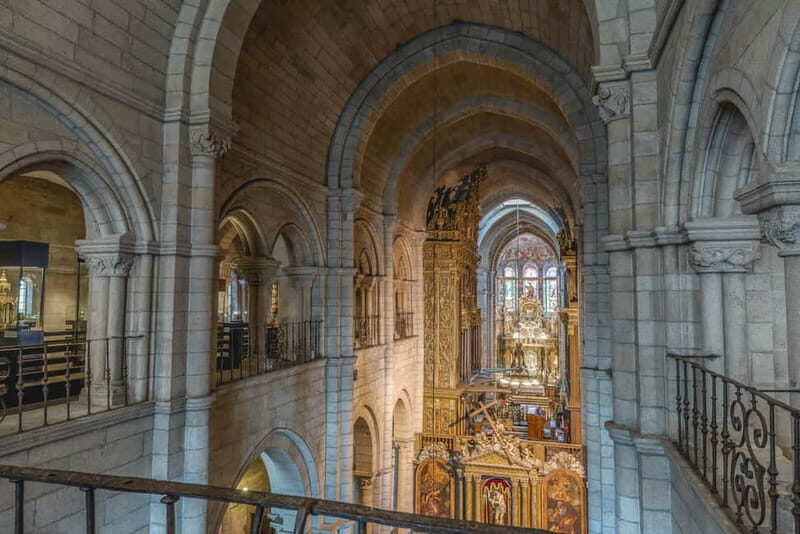Lugo: St. Mary's Cathedral Guided Tour "Walk in the clouds" - Key Points