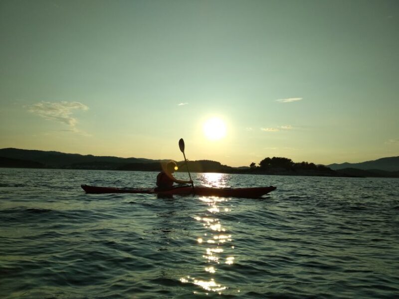 Lumbarda - Sunset Kayak Tour with a Picnic - Wine and Sweets - The Experience Breakdown
