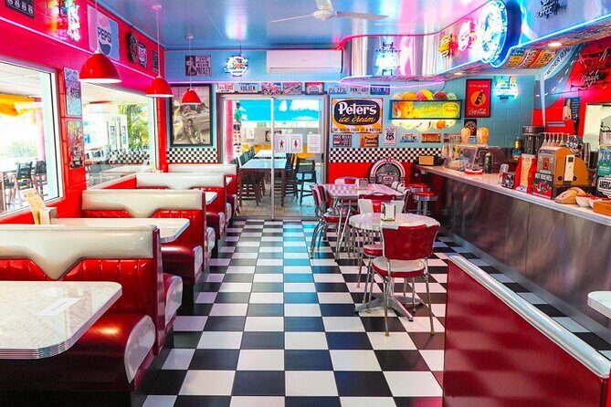 Lunch at Georges Diner Private Tour - Exploring the Lunch at Georges Diner Private Tour: A Nostalgic Journey in Airlie Beach