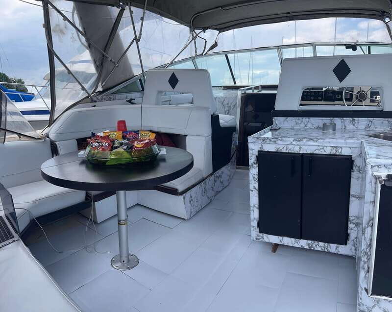Luxurious 40ft Yacht Charter - Setting the Scene: What to Expect from the Yacht Experience