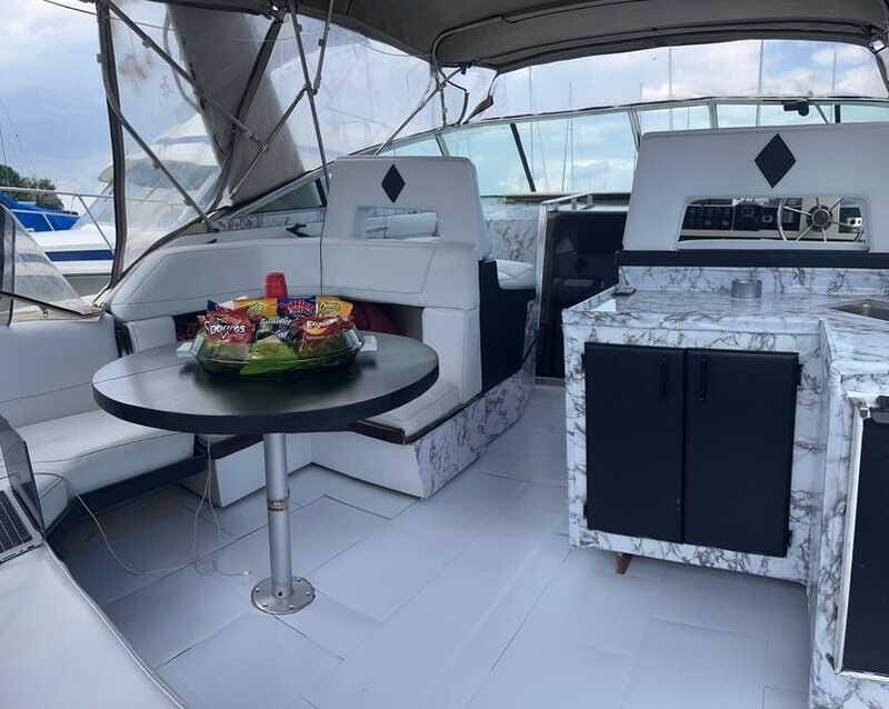 Luxurious 40ft Yacht Charter - Why This Yacht Adventure Is a Great Choice