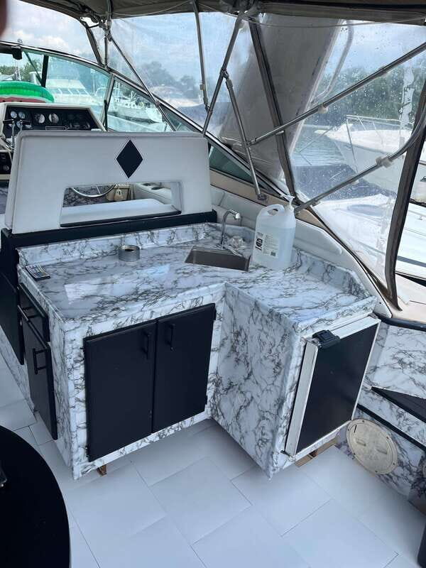 Luxurious 40ft Yacht Charter - Who Will Love This Experience?
