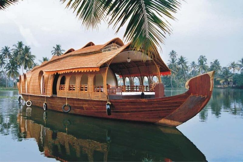 Luxurious, Overnight Alleppey Houseboat Tour (02 Days) - Key Points