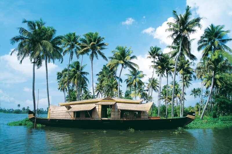 Luxurious, Overnight Alleppey Houseboat Tour (02 Days) - Key Points