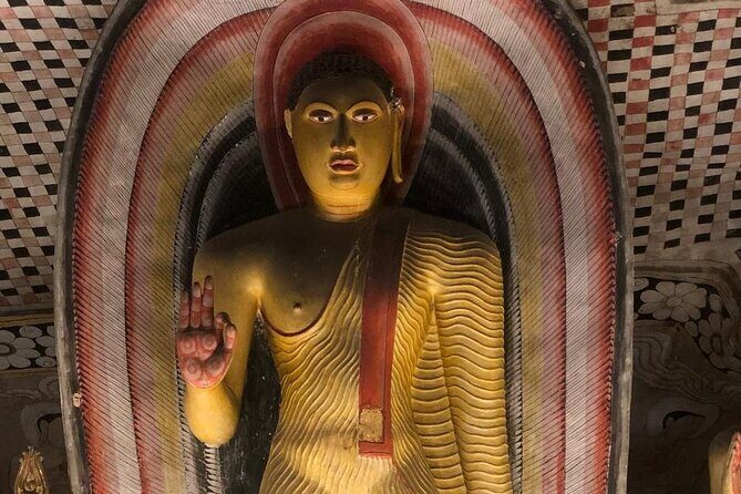 Luxury 7 Days Cultural Triangle Tour in Sri Lanka - Day 6: The Sacred Tooth and Royal Gardens