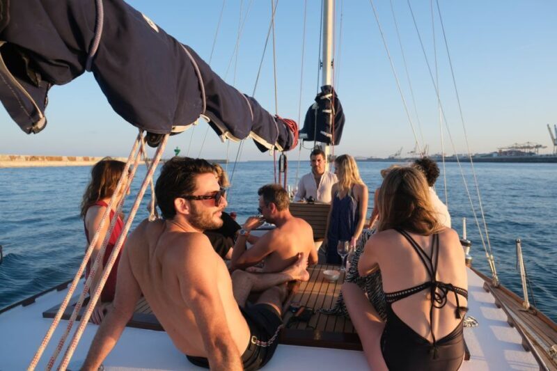 Luxury and exclusive sailing tour with private service - Food and Drinks: Part of the Experience