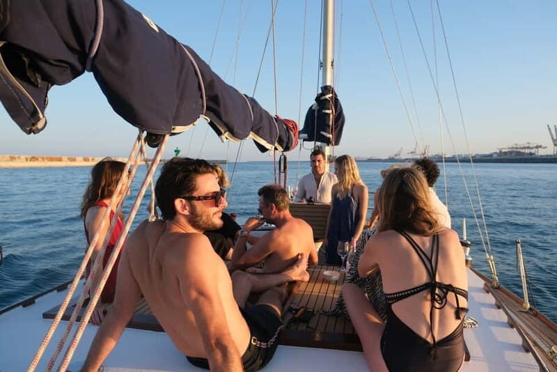 Luxury and exclusive sailing tour with private service - Authenticity and the Guides