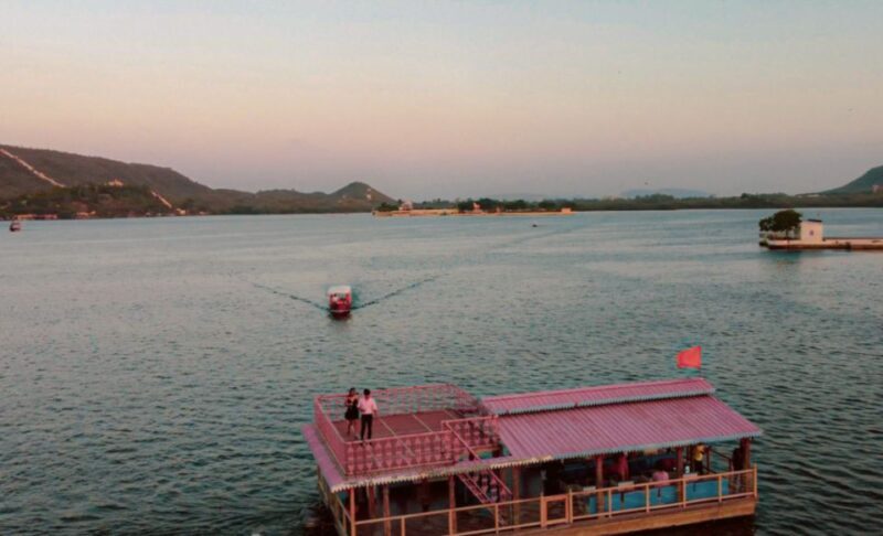 Luxury Boat ride, Havelis, Heritage Walk & High Tea - Key Points