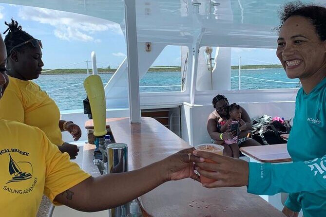 Luxury Catamaran Cruise: Sip, Sail, Snorkel, and Swim with Pigs! - An In-Depth Look at the Tour Experience