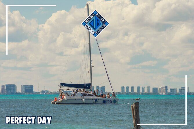 Luxury Catamaran tour to isla mujeres with transportation from Tulum - FAQ
