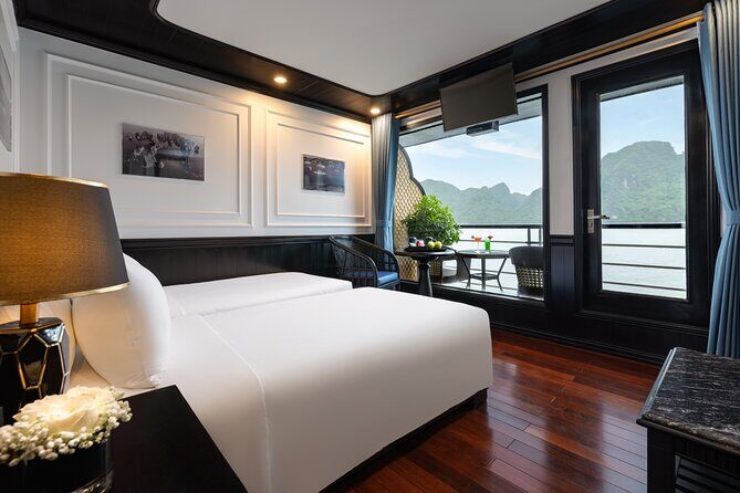 Luxury Cruise : The Unique Way Explore Halong & Lan Ha Bay (2D1N) - Arriving in Halong Bay: Transition to the Cruise