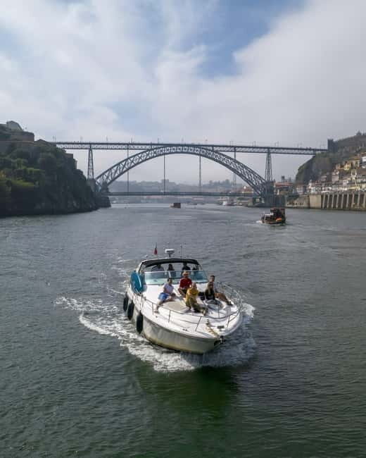 Luxury Douro Yacht Tour: Scenic Views & Complimentary Drinks - Viewing and Experience Tips