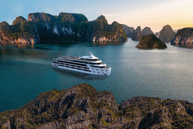 Luxury Halong Bay Cruise with Luna Top Day Trip Experience - An In-Depth Look at the Luna Halong Bay Cruise