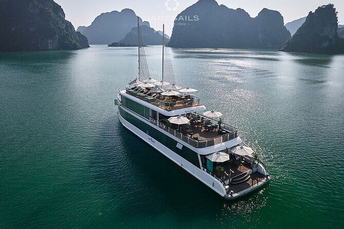 Luxury Halong Bay Day Cruise With GREAT Boat, Meal & Service - The Overall Value & Who It’s Best For