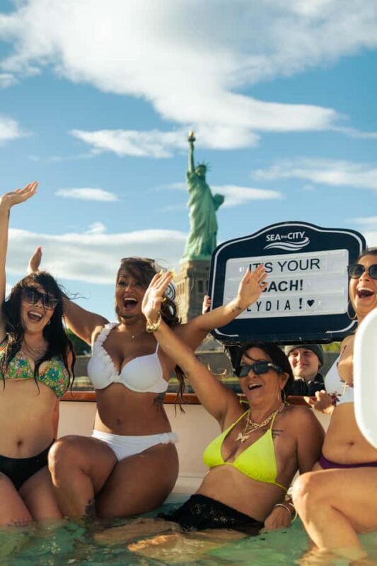 Luxury Hot Tub Boat Around NYC & Statue Private Tub up to 10 - Who Will Love This Experience?