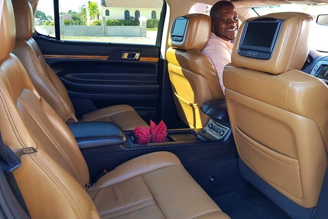 Luxury MKT Town Car Private Roundtrip Transfer - Key Points