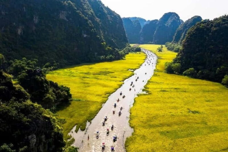 Luxury Ninh Binh Day Tour: Tam Coc, Mua Cave & Bich Dong - Cruising Through Caves: Tam Coc Boat Ride
