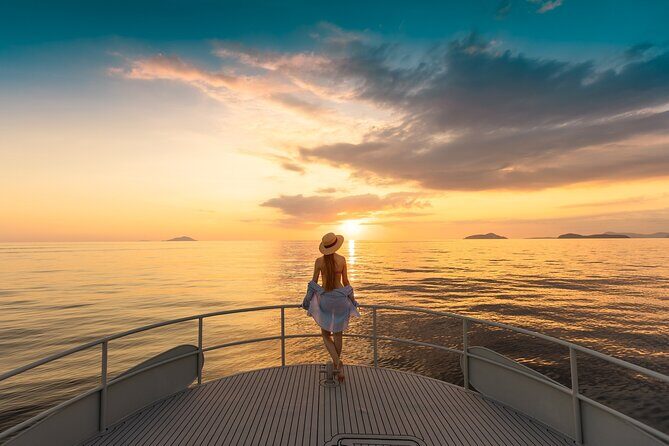 Luxury Phi Phi Sunset: Maya & Maiton Speed Catamaran - Key Points