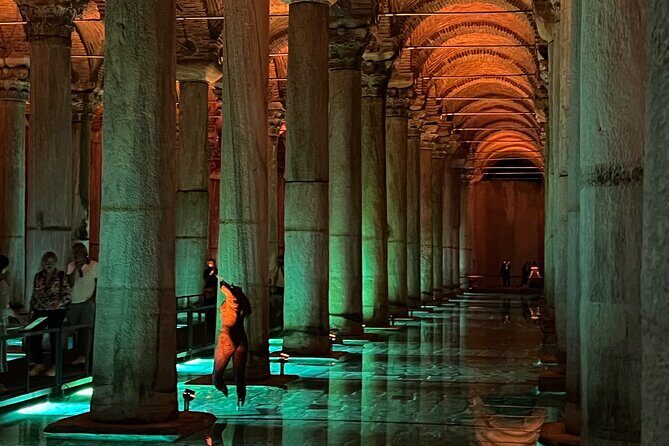 Luxury Private Istanbul Tour (allTickets and Transfers) VIP OSCAR - Stop 1: Blue Mosque