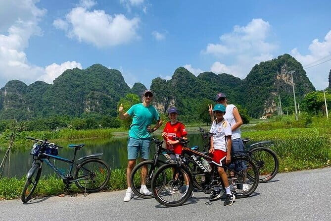 Luxury Private Tour From Hanoi: Local Family, Tam Coc & Hoa Lu - Exploring the Landscape and Culture of Ninh Binh