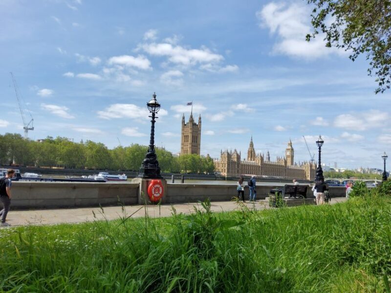 Luxury Private Tour in London with Lunch - Key Points