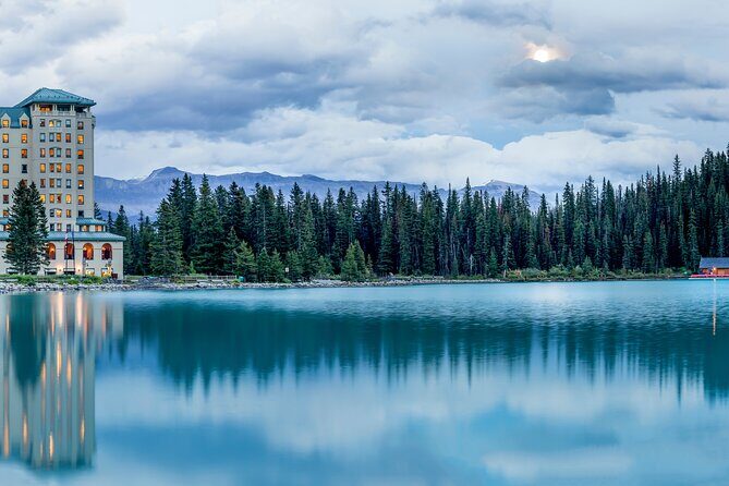 Luxury Private Tour of Lake Louise, Moraine, Peyto and Banff - Who Should Consider This Tour?