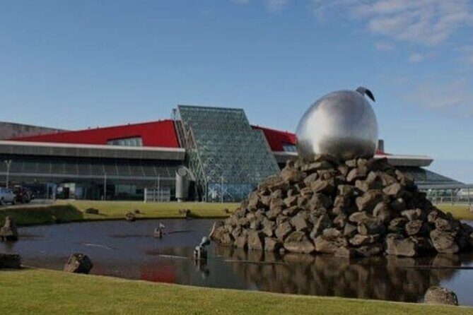 Luxury Private Transfer from Keflavik Airport to Reykjavik - Who Will Love This Service