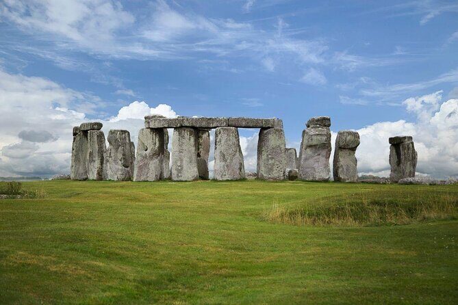Luxury Private Vehicle Day Hire from & to London via Stonehenge Lacock and Bath - Key Points