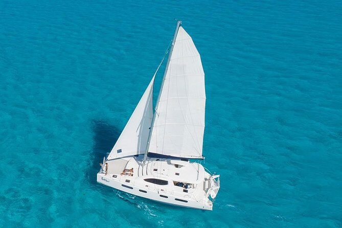 Luxury sailboat in Isla Mujeres - Key Points
