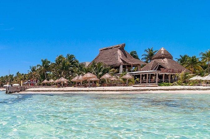 Luxury sailboat in Isla Mujeres - The Sum Up