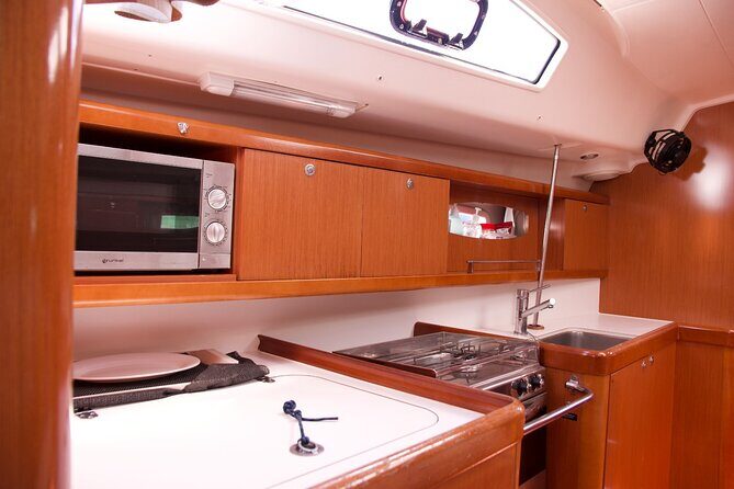 Luxury sailboat ride with drinks and aperitif-Small Groups - The Experience: A Genuine, Enjoyable Voyage