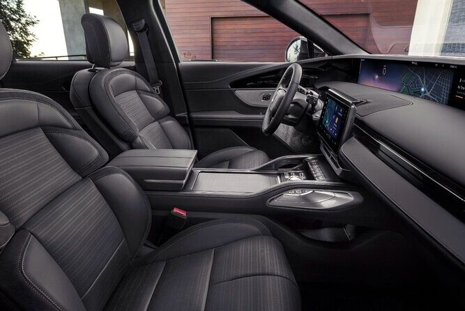 Luxury Sedan O'Hare/Midway Airport (Curbside)  Chicago Ony Way - An In-Depth Look at the Service