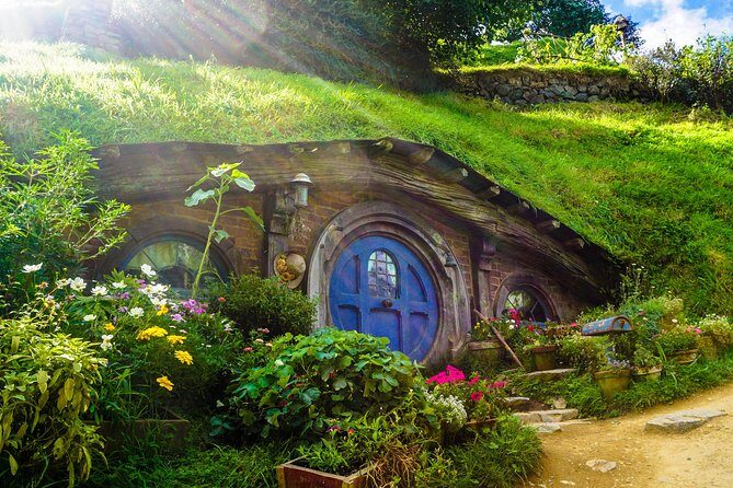 Luxury Small group tour from Auckland to Hobbiton Movie Set - FAQ