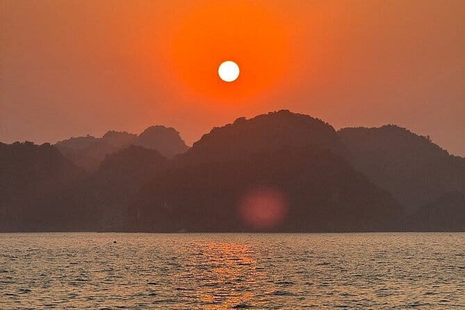 Luxury Sunset Tour: Kayak, Water Slides, Jacuzzi visit Lan Ha Bay - Setting Sail for Lan Ha Bay