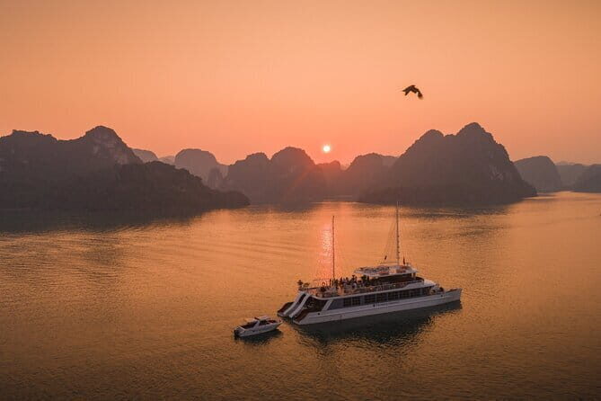 Luxury Sunset Tour: Kayak, Water Slides, Jacuzzi visit Lan Ha Bay - Water Activities & Wellness Options