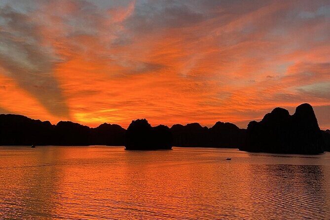 Luxury Sunset Tour: Kayaking and swimming to admire Lan Ha Bay - An Overview of the Lan Ha Bay Sunset Tour
