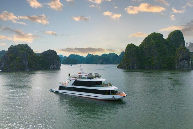 Luxury Sunset Tour visit Lan Ha Bay: Kayak, Water Slides, Jacuzzi - An In-Depth Look at the Lan Ha Bay Sunset Tour