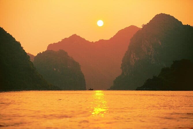 Luxury Sunset Tour visit Lan Ha Bay: Kayak, Water Slides, Jacuzzi - How Does This Tour Stack Up in Value?